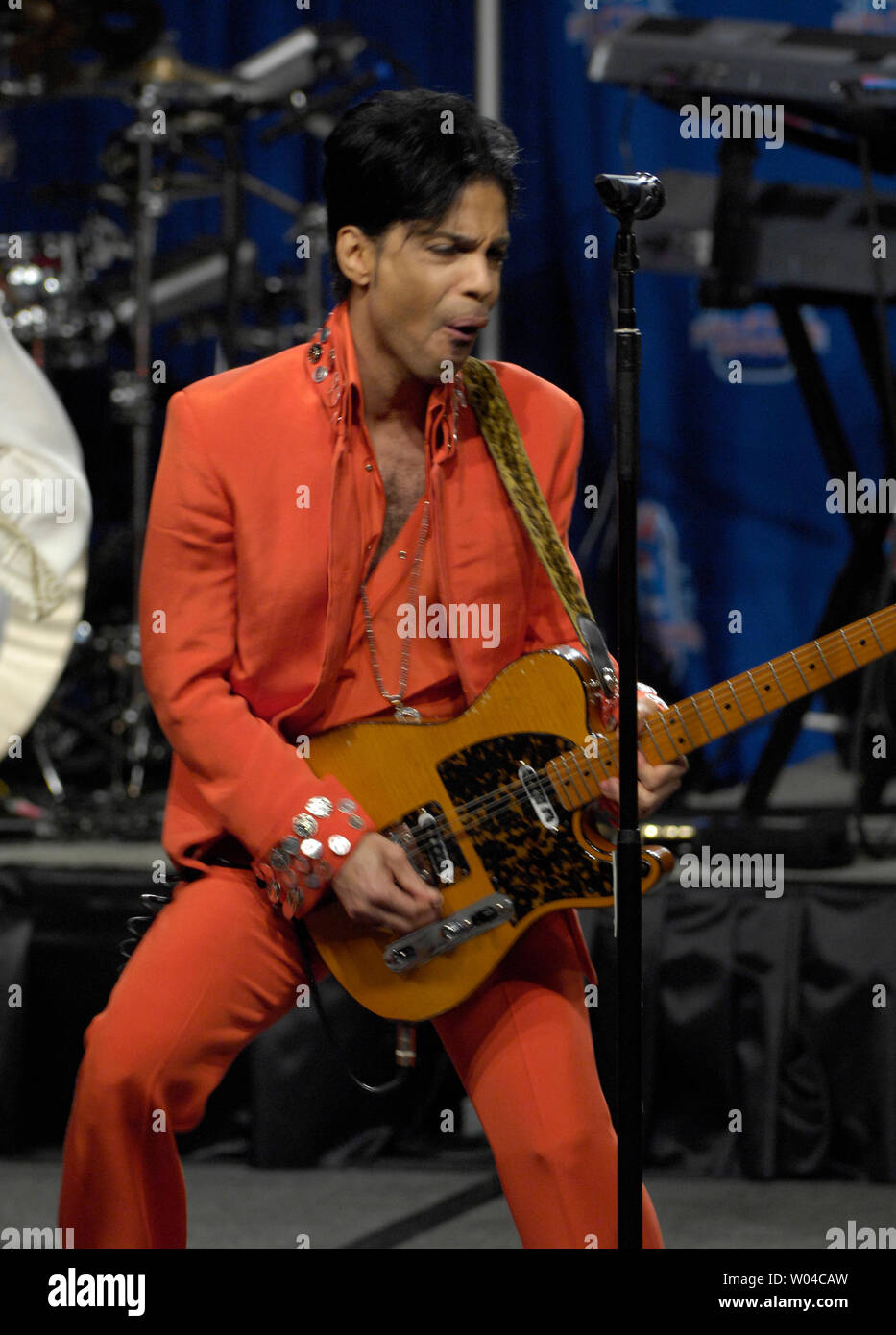 Prince halftime show super bowl hi-res stock photography and images - Alamy