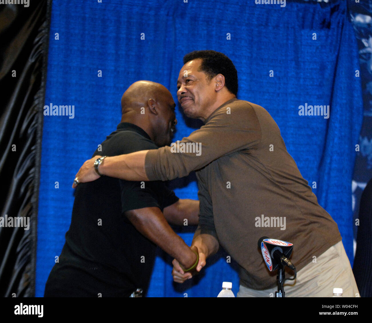 Thurman thomas bills hi-res stock photography and images - Alamy