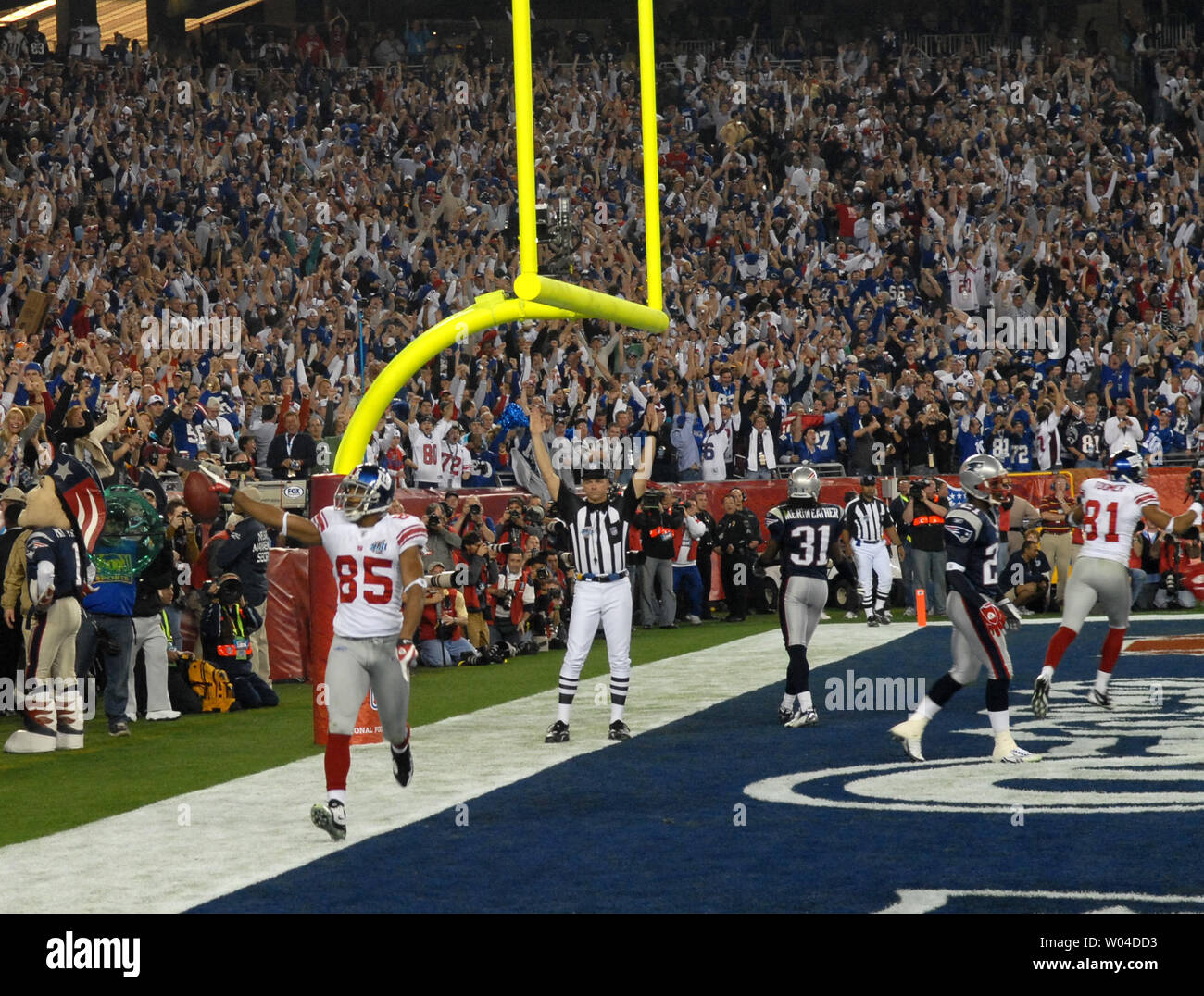 Official football signals hi-res stock photography and images - Alamy
