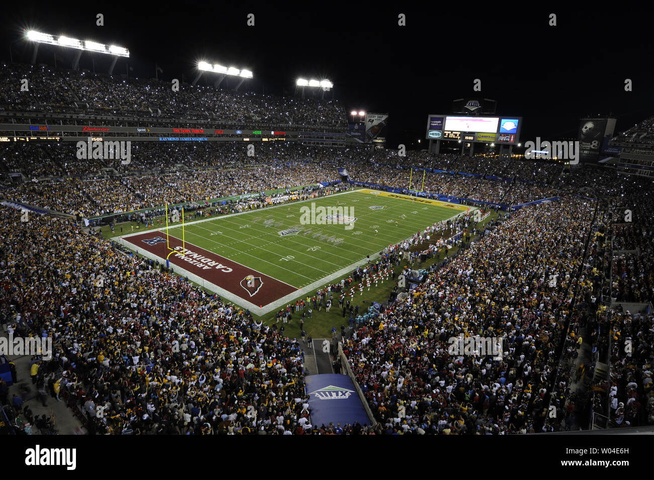 Camera flashes stadium hi-res stock photography and images - Alamy