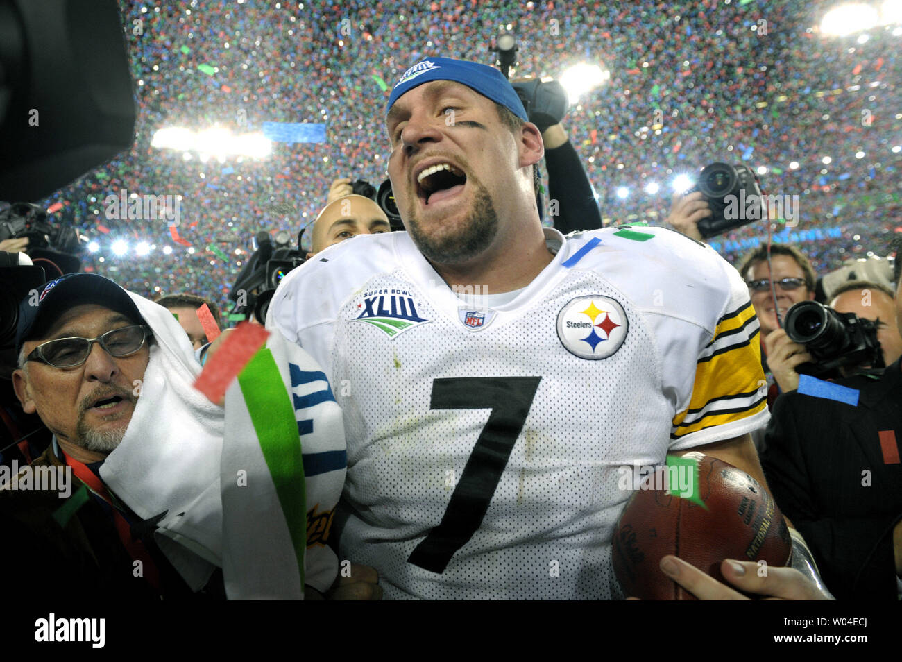 Pittsburgh Steelers quarterback Ben Roethlisberger celebrates after his ...