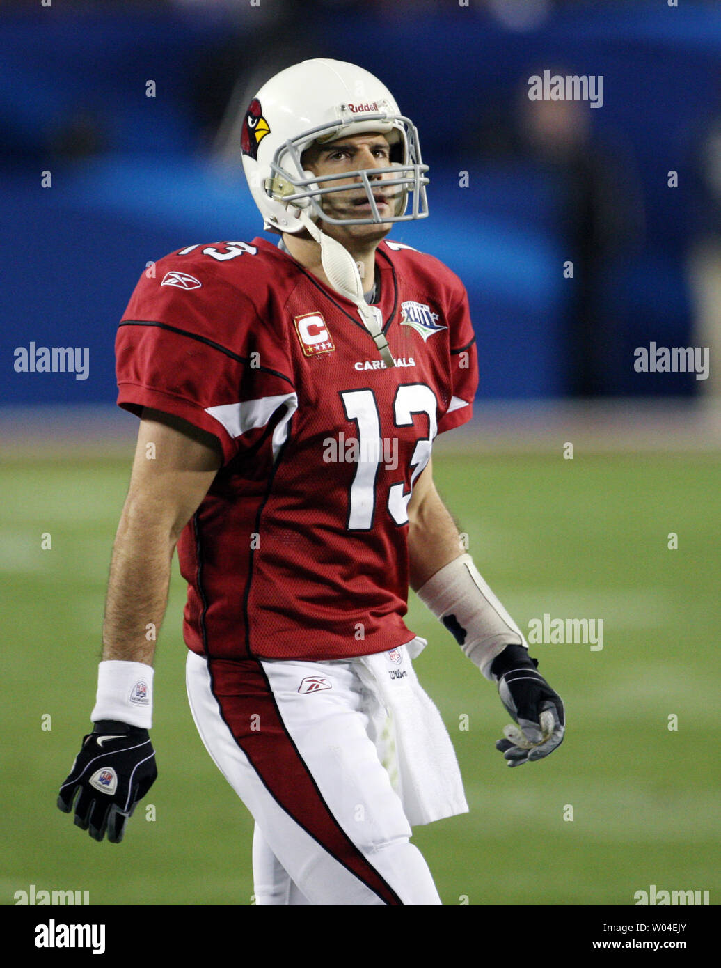 Arizona Cardinals quarterback Kurt Warner walks on the field in the ...