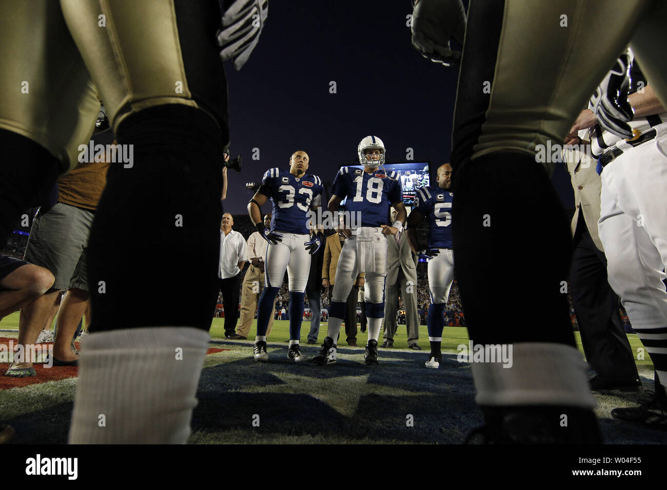 Coin toss super bowl hi-res stock photography and images - Alamy