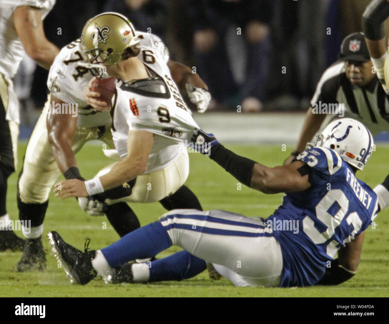 Indianapolis colts defensive end hi-res stock photography and images ...
