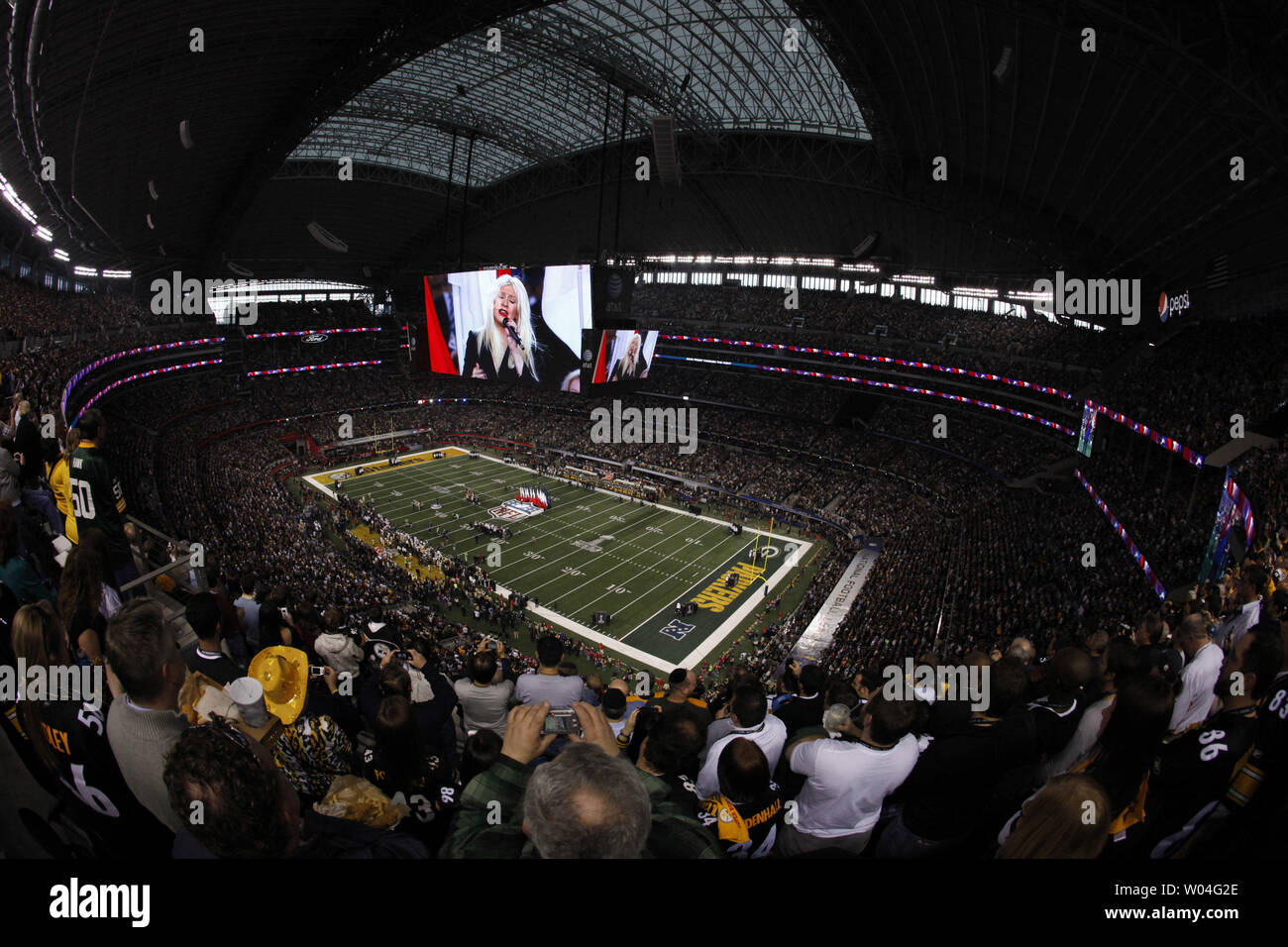 Christina Aguilera Sings The National Anthem Before Super Bowl Xlv At
