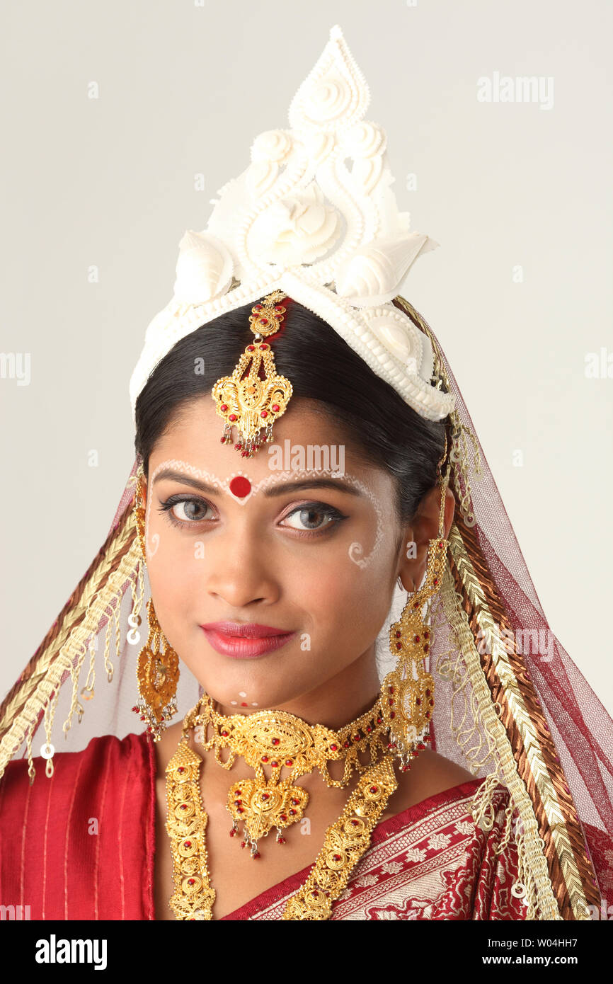 Bengali bride lady wedding hi-res stock photography and images - Alamy