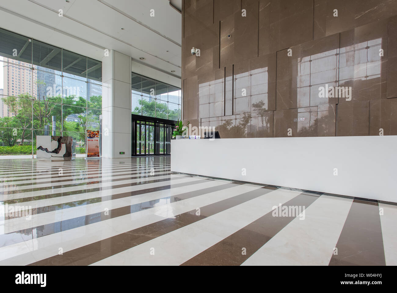 Glass vestibule hi-res stock photography and images - Alamy