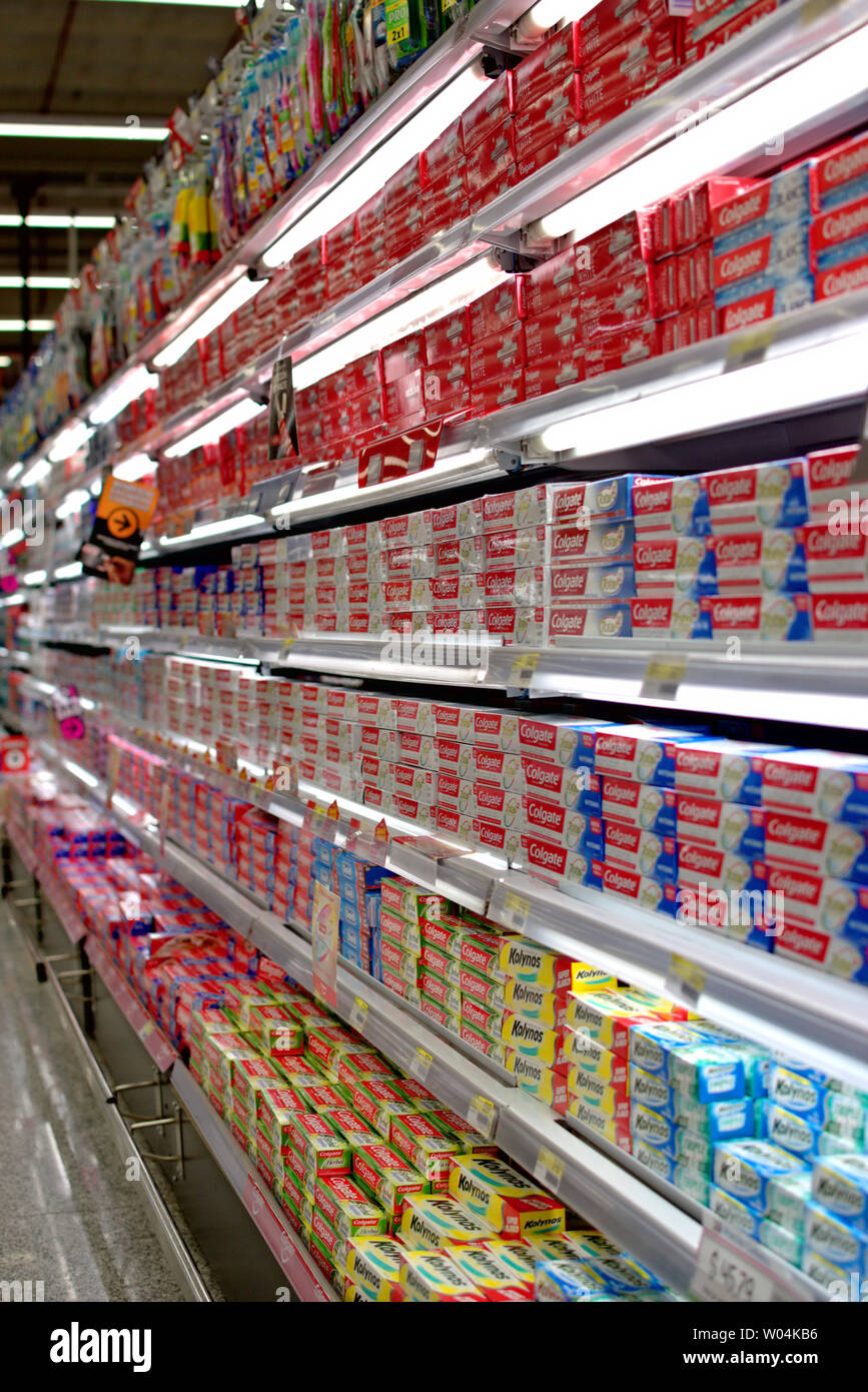 Boxes of toothpaste hi-res stock photography and images - Alamy