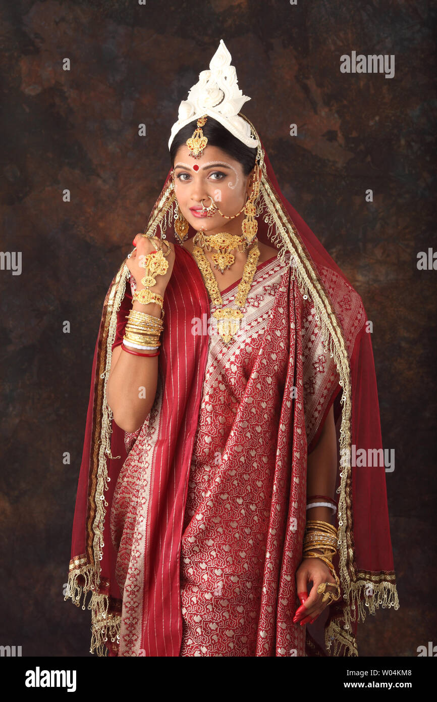 Portrait of an Indian bride Stock Photo - Alamy