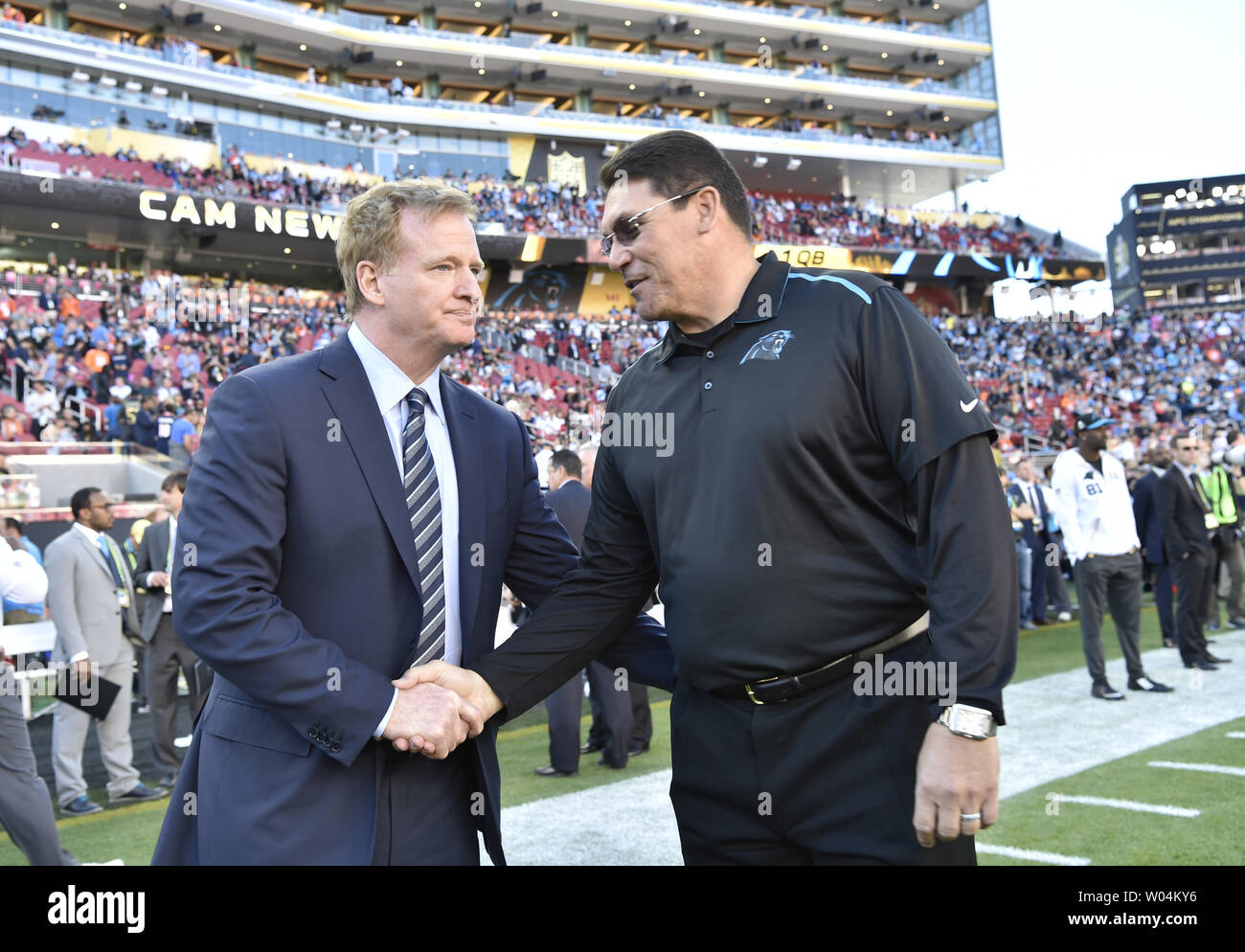 Nfl commissioner roger goodell hands hi-res stock photography and ...