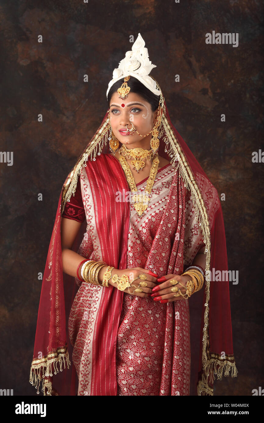 Indian bride standing Stock Photo - Alamy