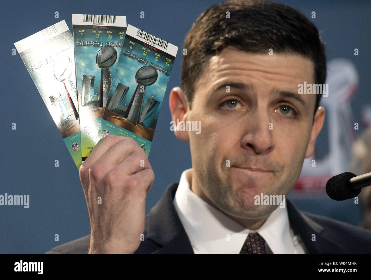 Super bowl 51 security hi-res stock photography and images - Alamy