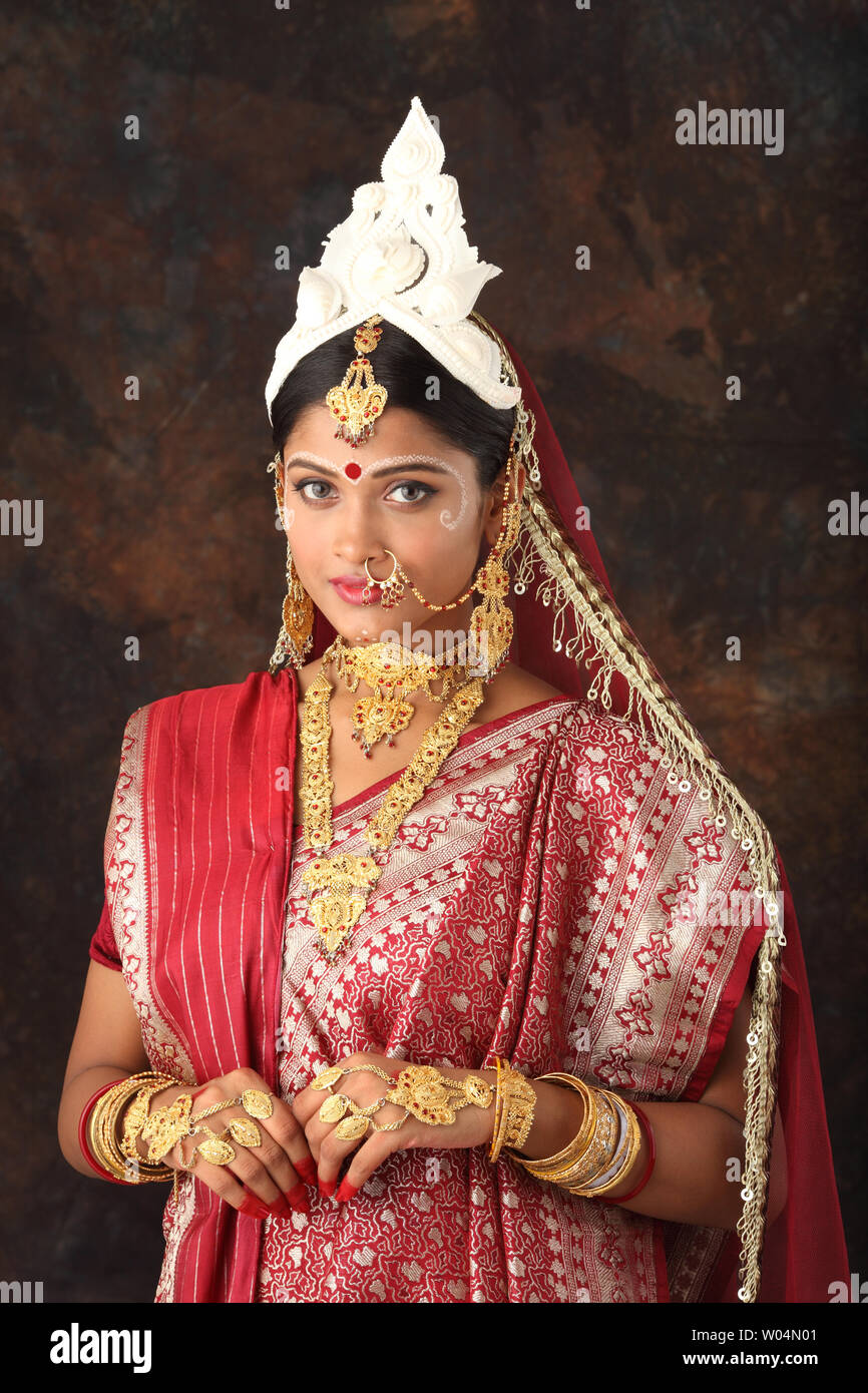 Portrait of an Indian bride Stock Photo - Alamy