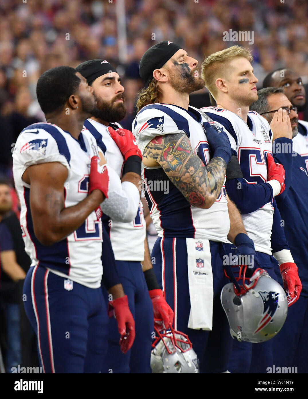 New England Patriots stand at attention during the Nationaal Anthem ...