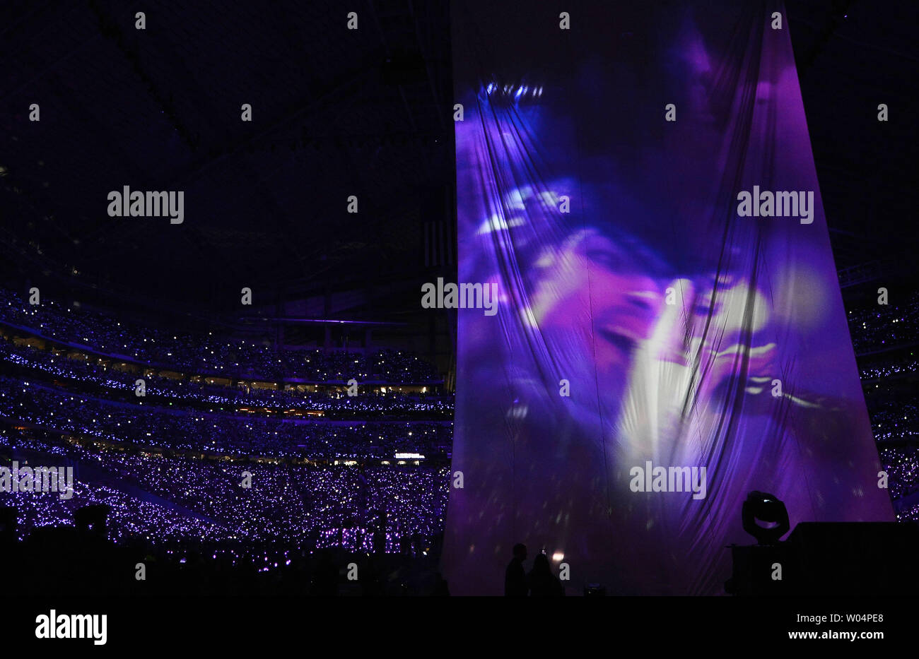 Justin Timberlake performs with a hologram of Minnesota artist Prince ...