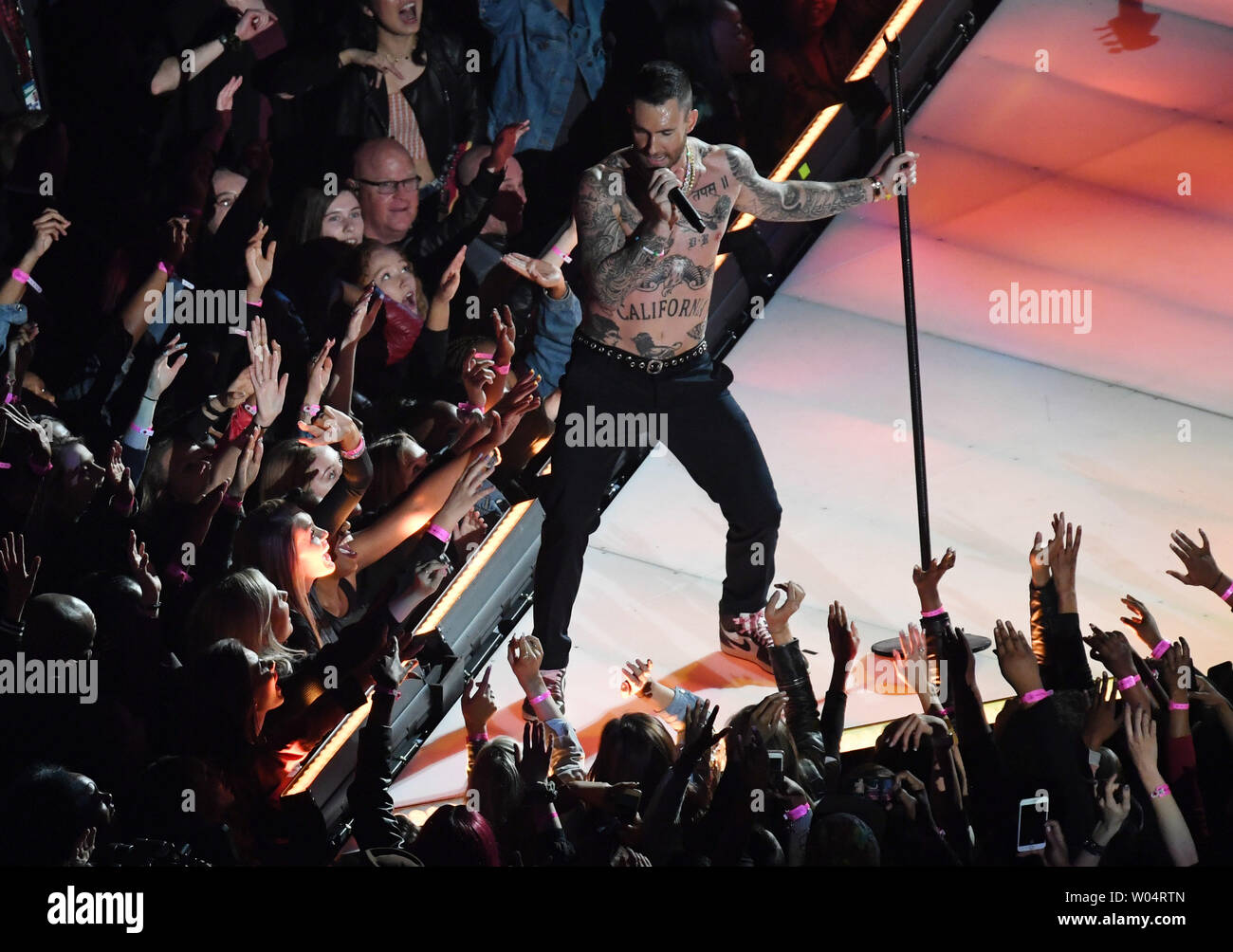 Maroon 5 2019 hi-res stock photography and images - Alamy