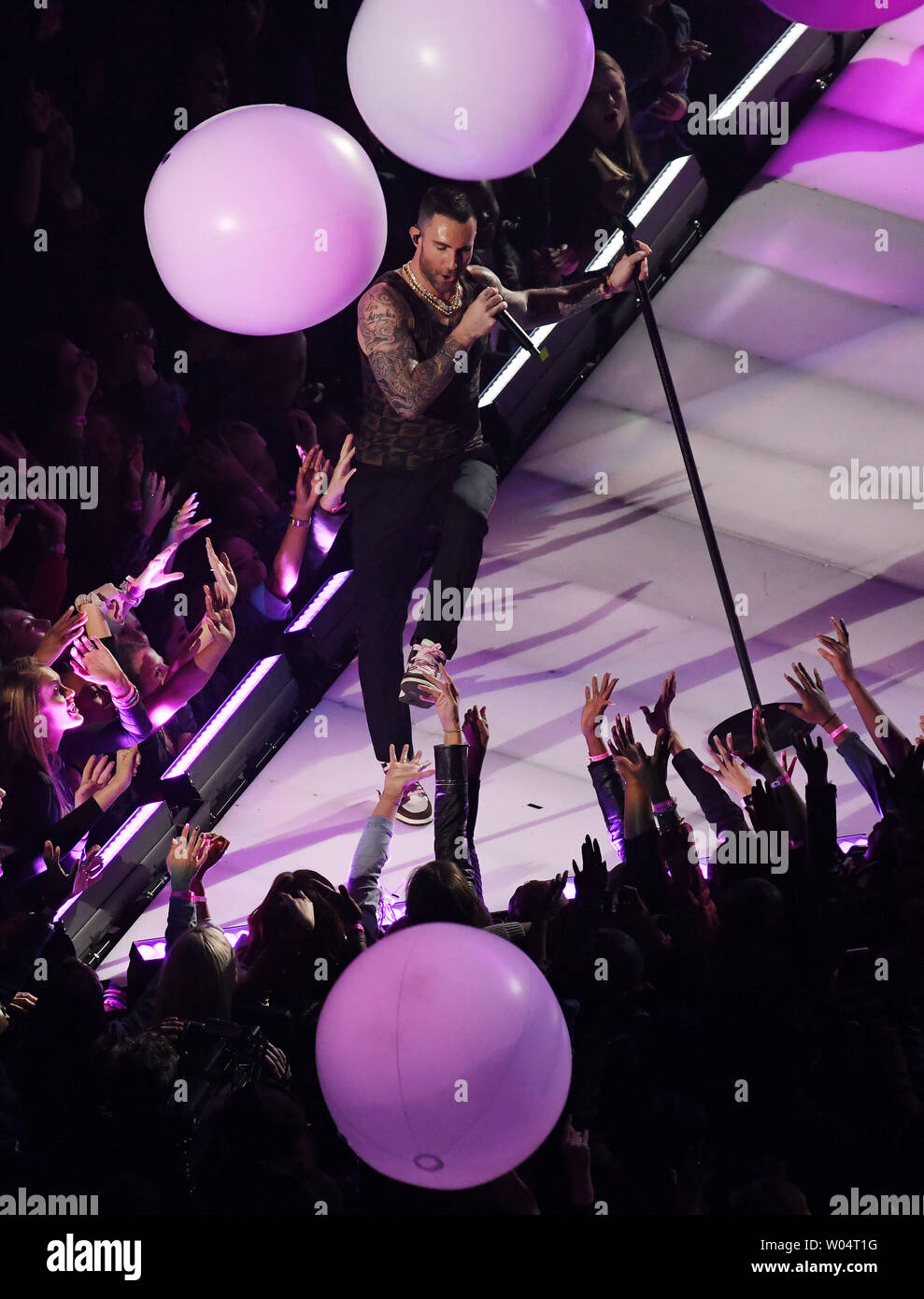 Maroon 5 2019 hi-res stock photography and images - Alamy