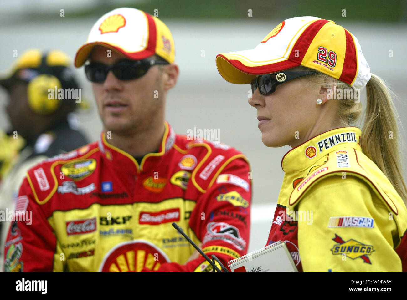 Kevin harvick and delana harvick hi-res stock photography and images ...