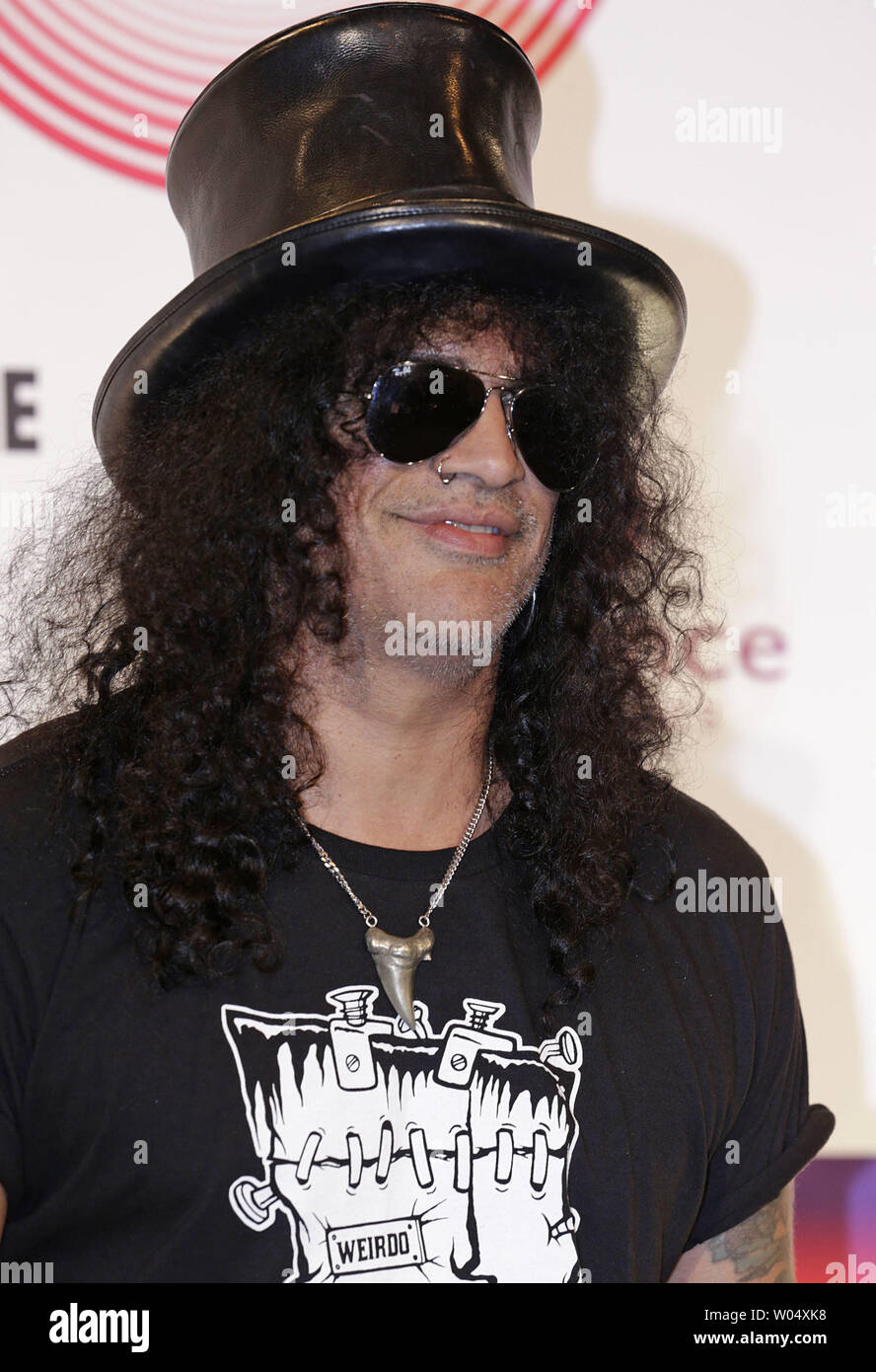 Slash arrives in the Winners Room at the MTV Europe Music Awards in ...