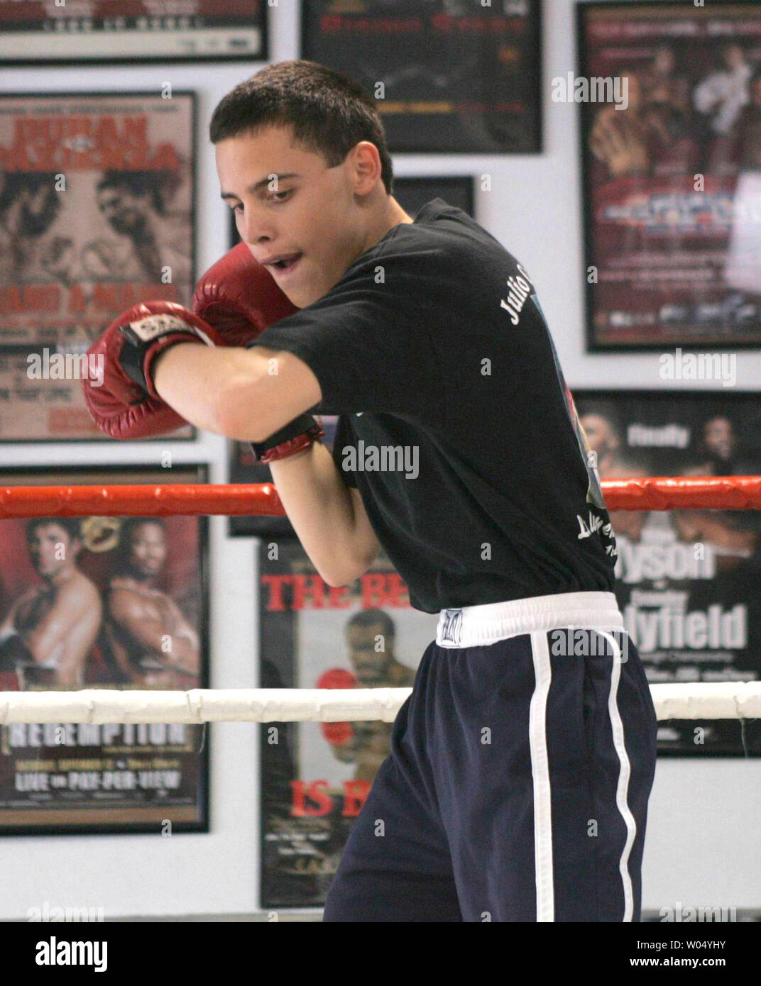 Chavez boxing hi-res stock photography and images - Alamy