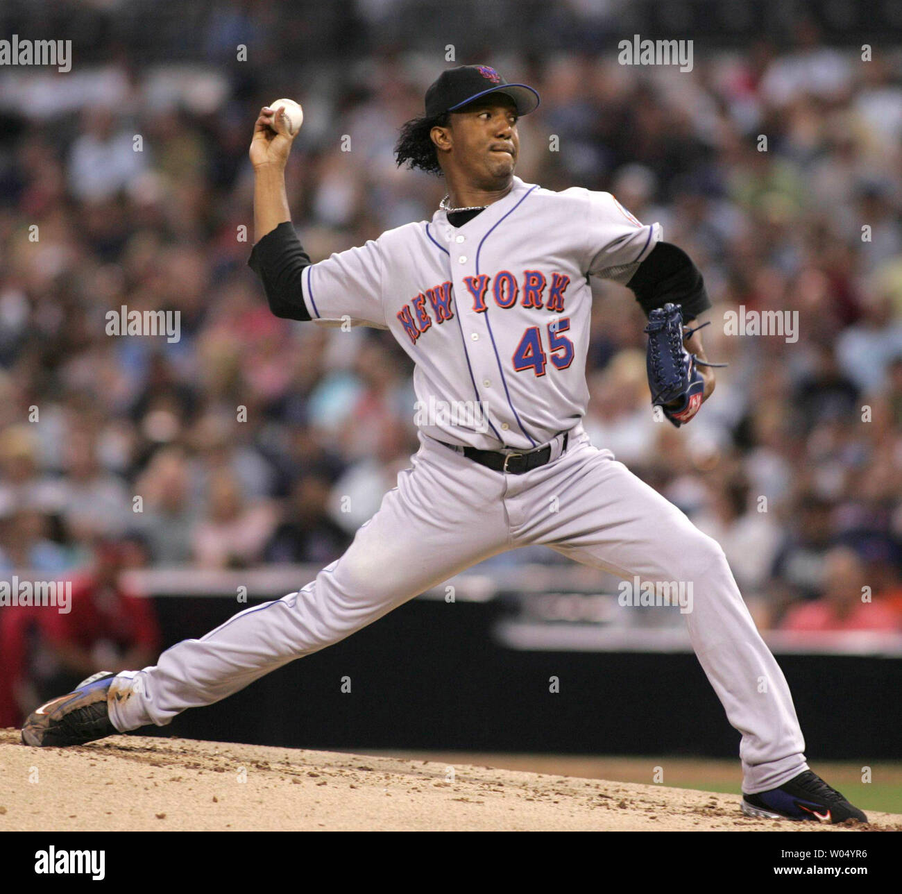 Losing Mets pitcher Pedro Martinez's record drops to 12-4 for the ...