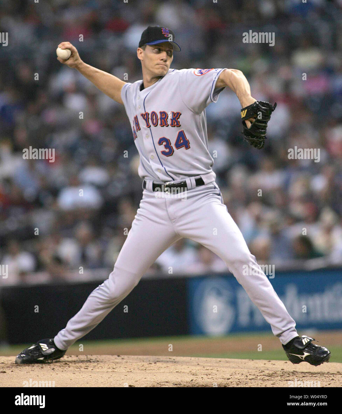 Mets pitcher Kris Benson starts the game against the San Diego Padres ...