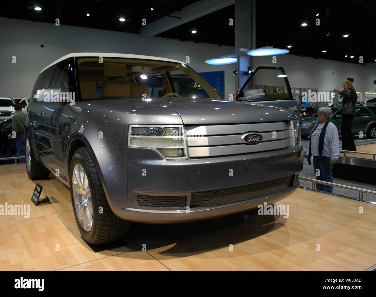 Over six hundred vehicles hi-res stock photography and images - Alamy