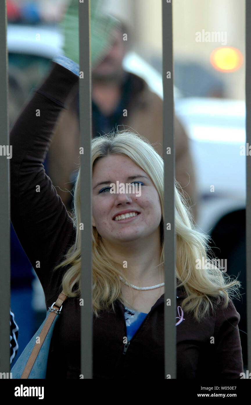 Jessica Woodward waves goodbye to her boyfriend Billy Skinner, a sailor ...