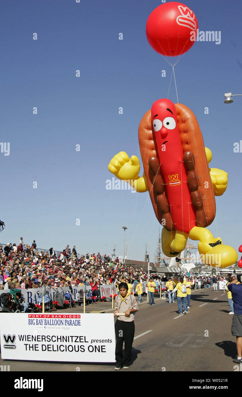 Big bay balloon hi-res stock photography and images - Alamy