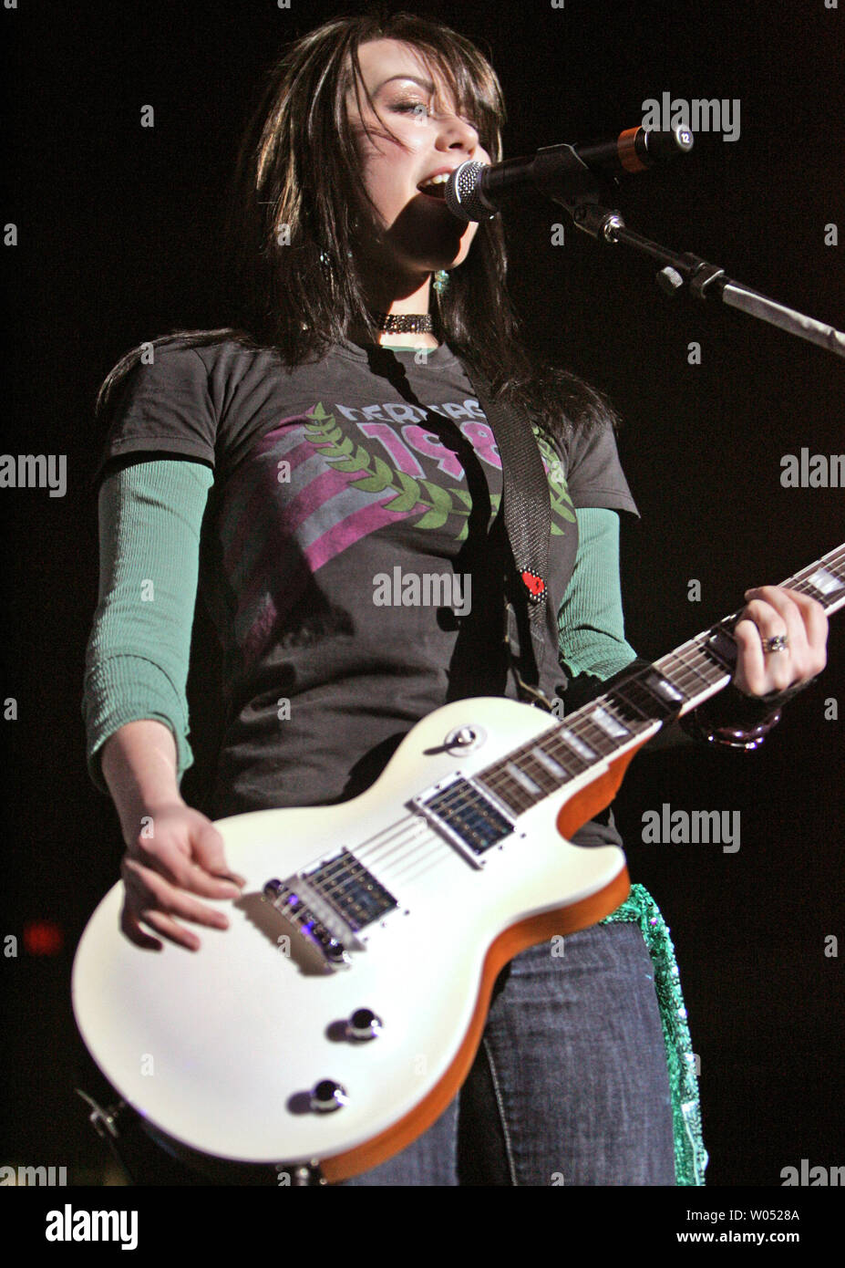 Amber Ross of the group Everlife appears in concert at the ipayOne ...