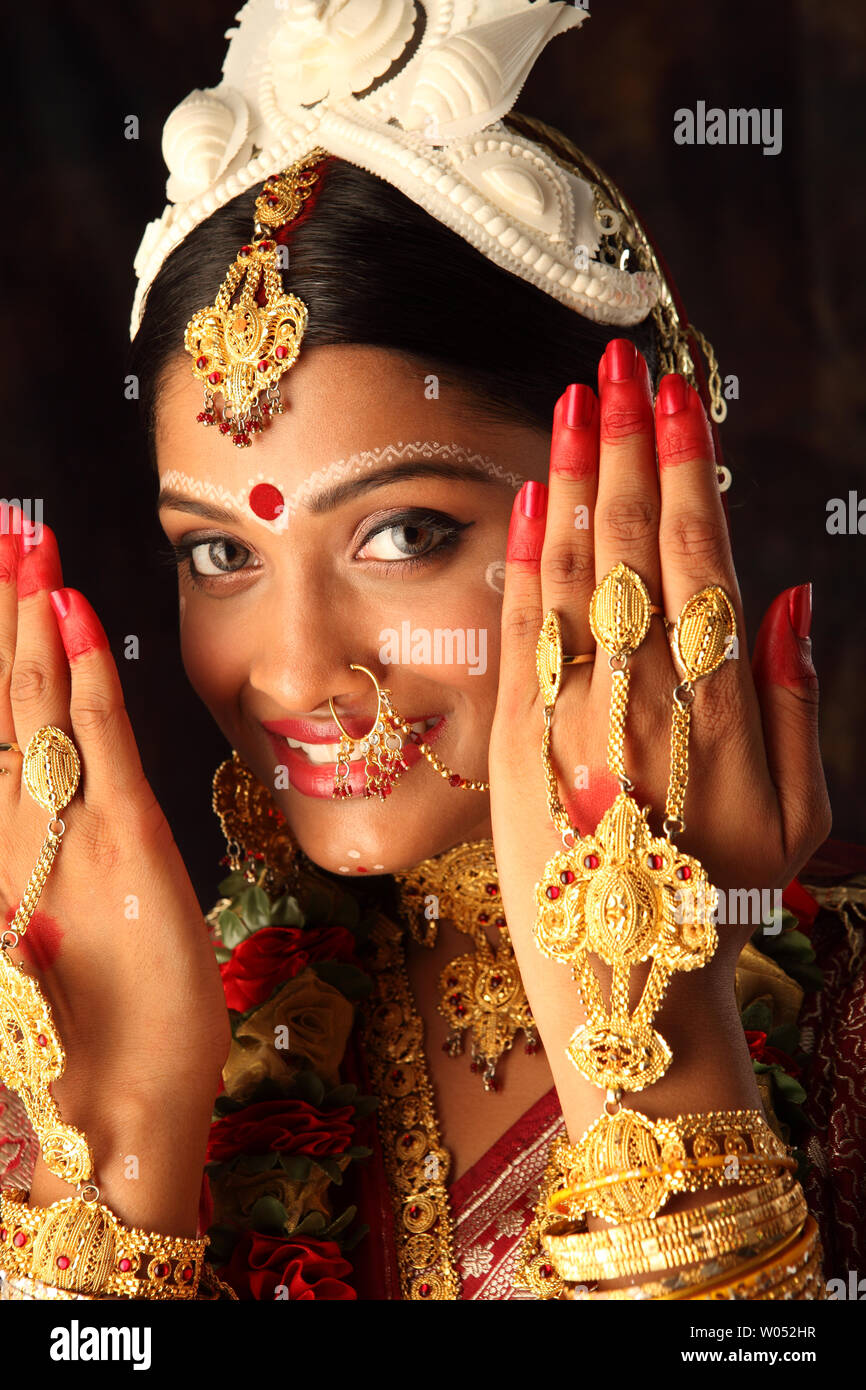 Portrait of an Indian bride Stock Photo - Alamy
