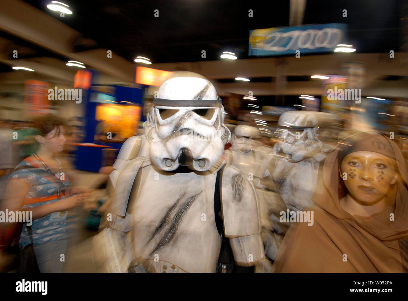Star Wars character roam through the Comic-Con International, the ...