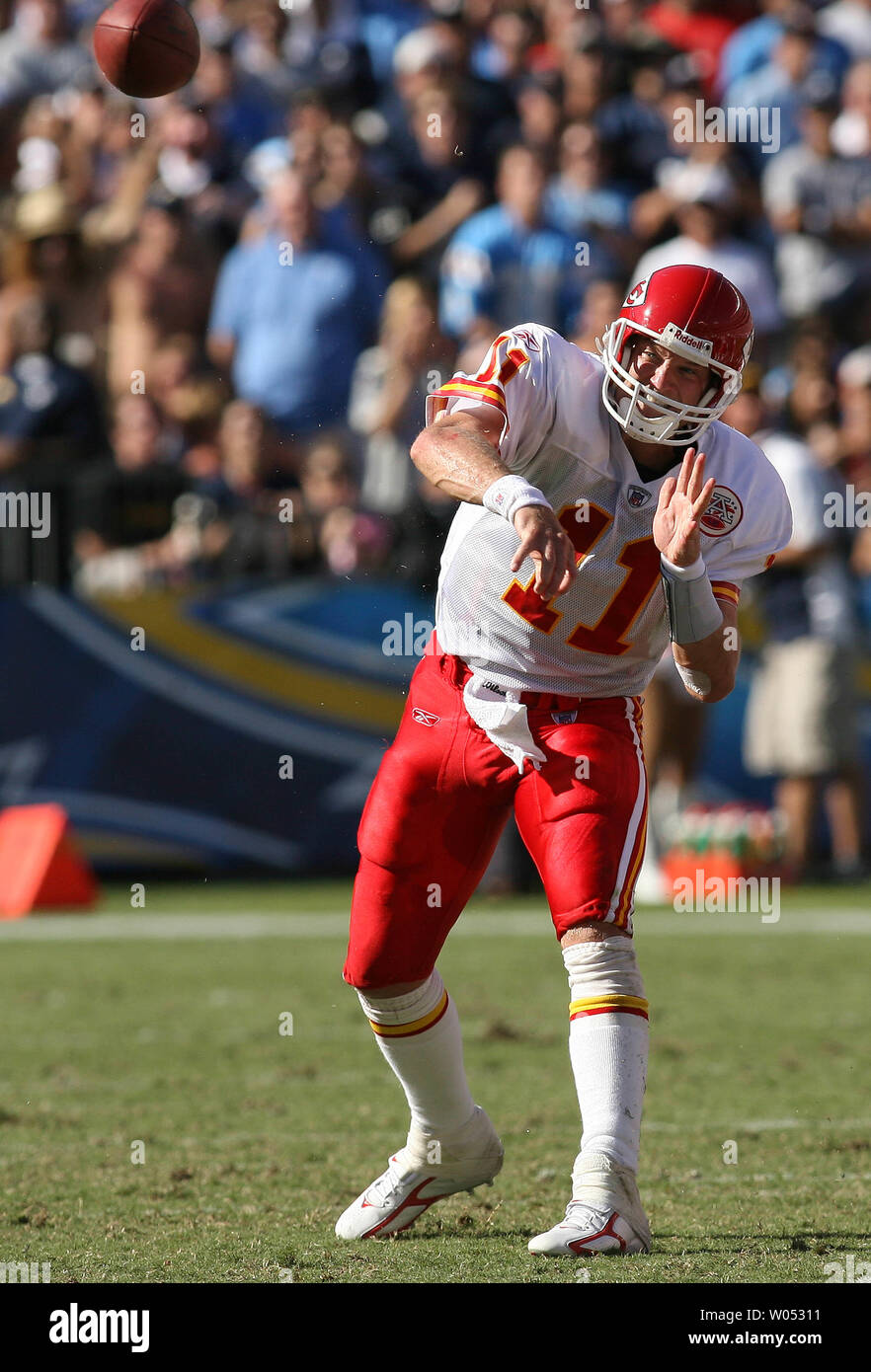 Kansas City Chiefs quarterback Damon Huard throws in the third quarter ...