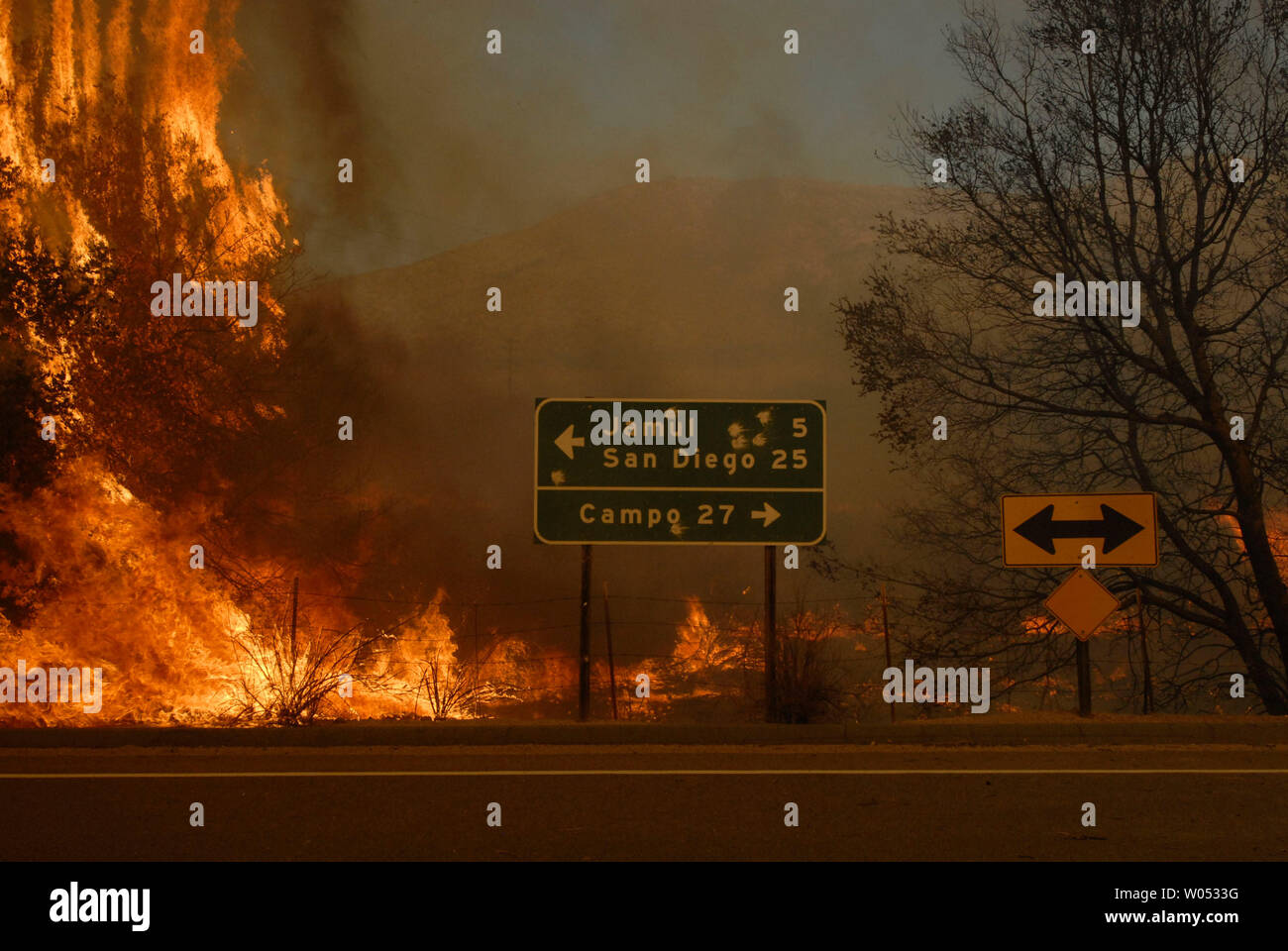 San diego fire 2007 hi-res stock photography and images - Alamy