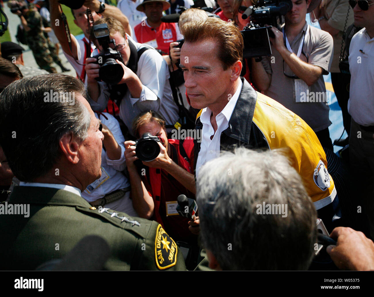 Arnold schwarzenegger stadium hi-res stock photography and images - Alamy