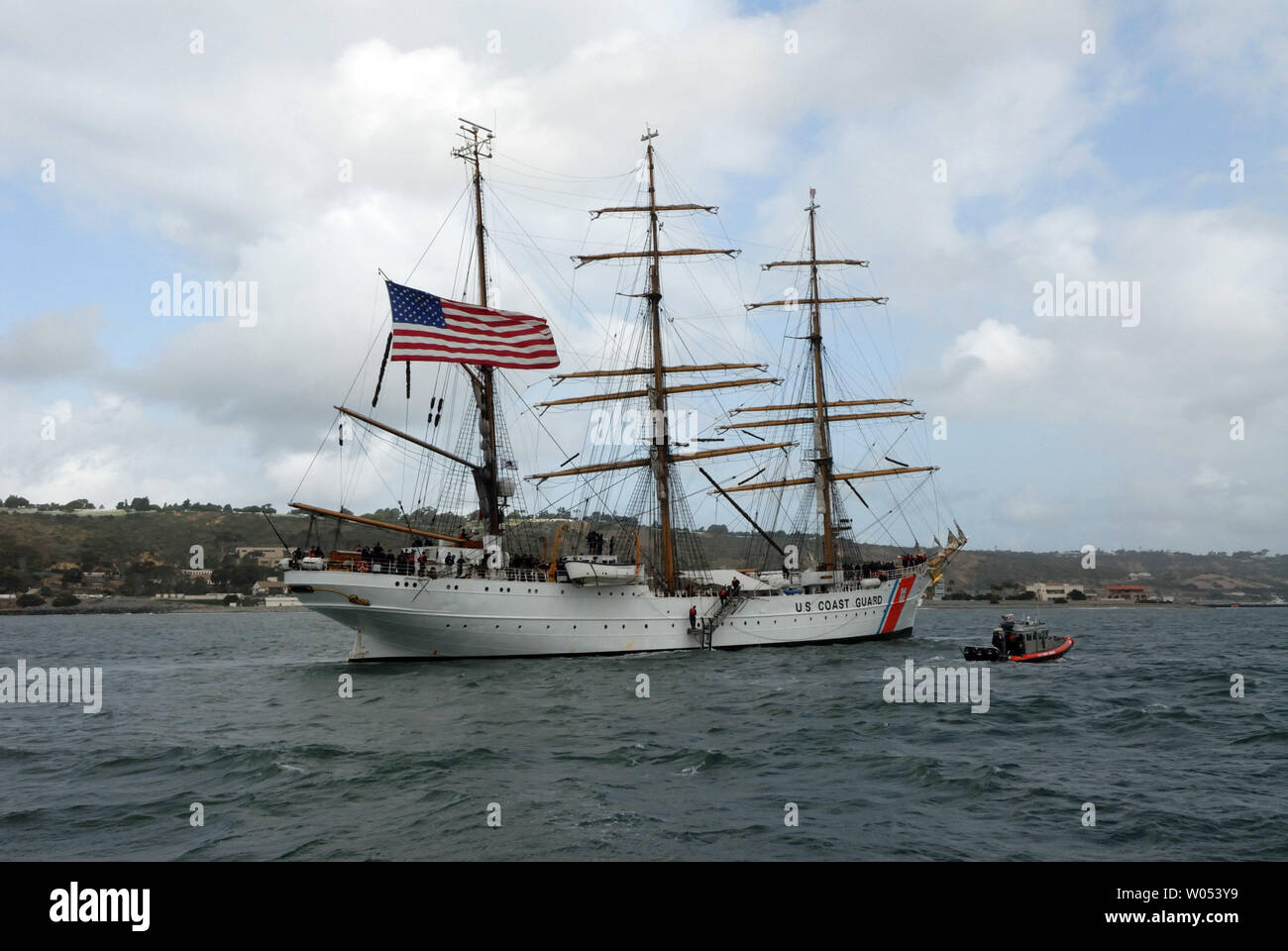 Square rigged sailing ship hi-res stock photography and images - Alamy