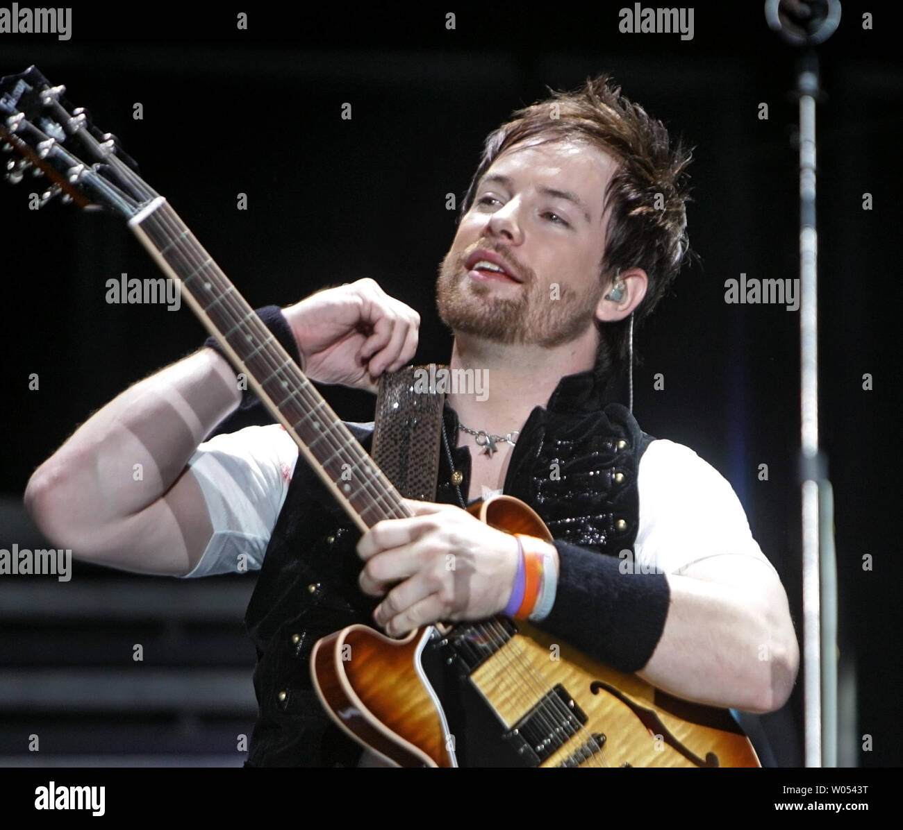 American Idol Winner David Cook High Resolution Stock Photography and ...