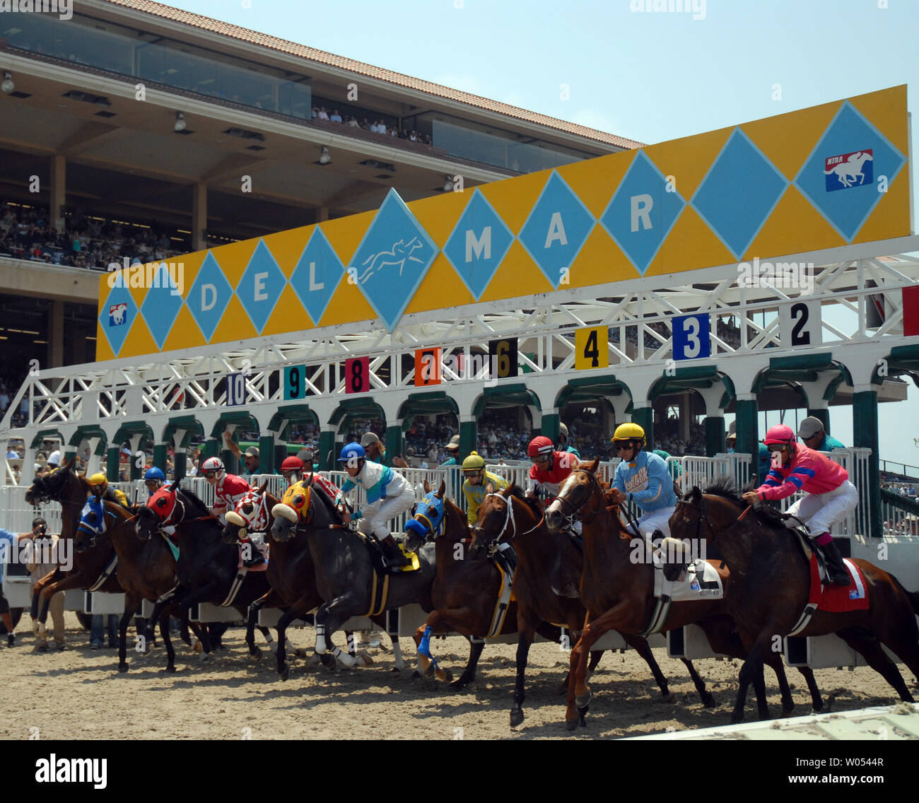 Starting gates hi-res stock photography and images - Alamy