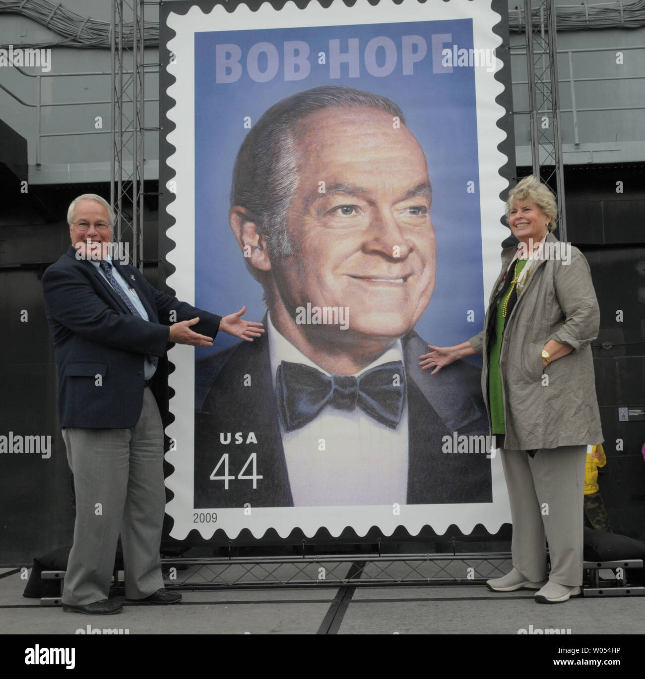 Son and daughter of Bob Hope, Kelly Hope (L) and Linda Hope unveil a 44 ...