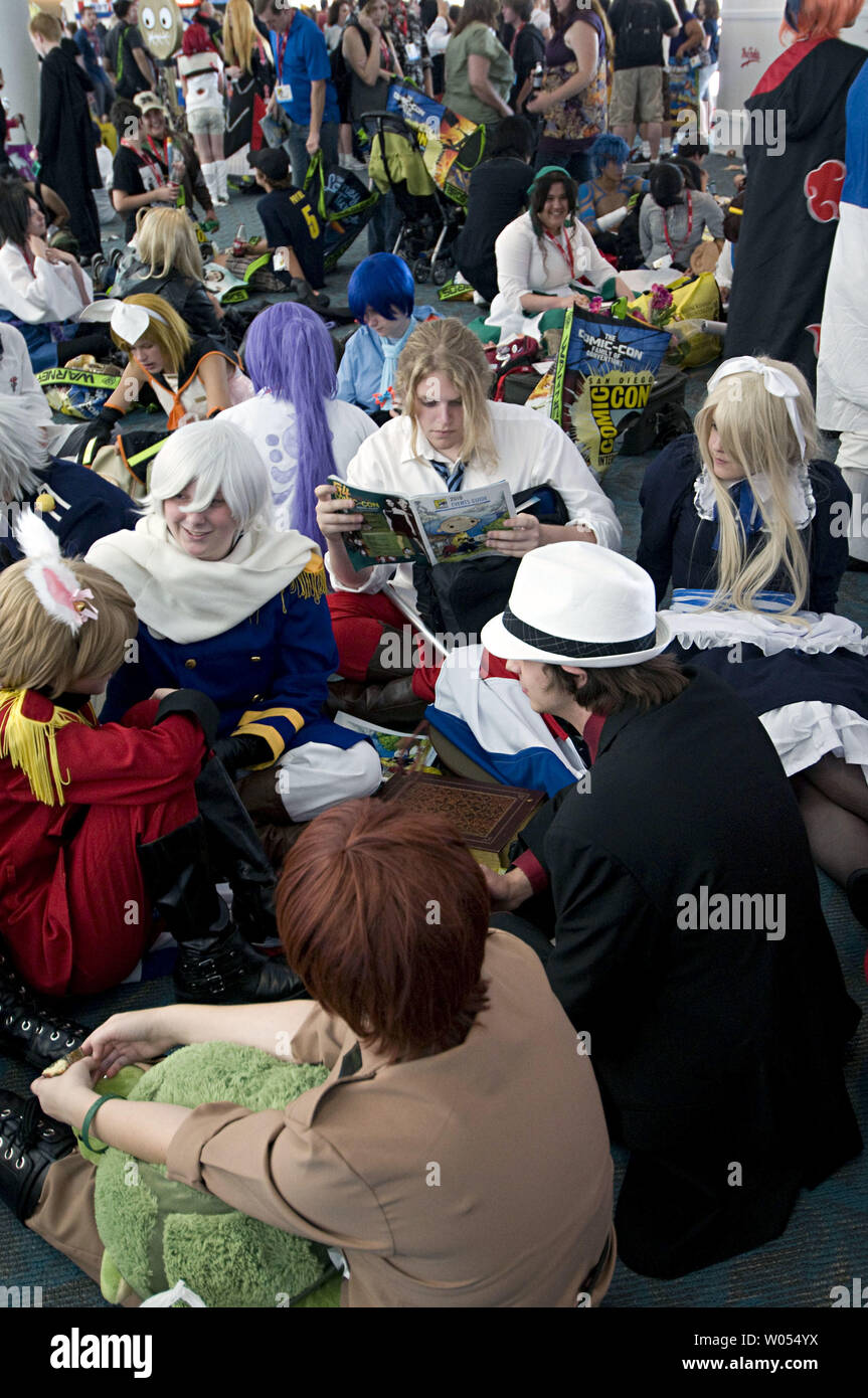 Visitors attend the 41th annual Comic-Con International, the largest ...
