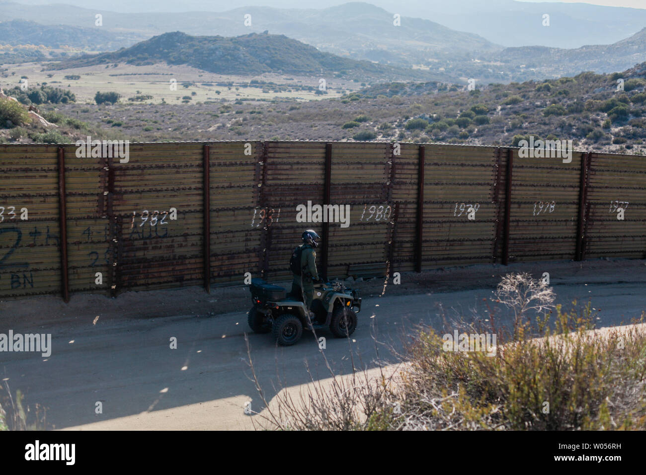 Us mexico border fence campo hi-res stock photography and images - Alamy