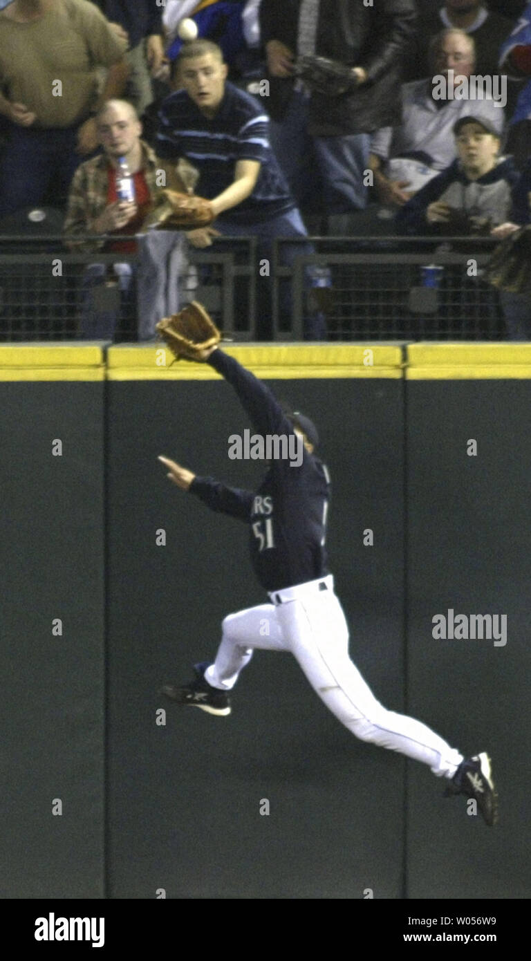 Ichiro suzuki 2004 hi-res stock photography and images - Alamy