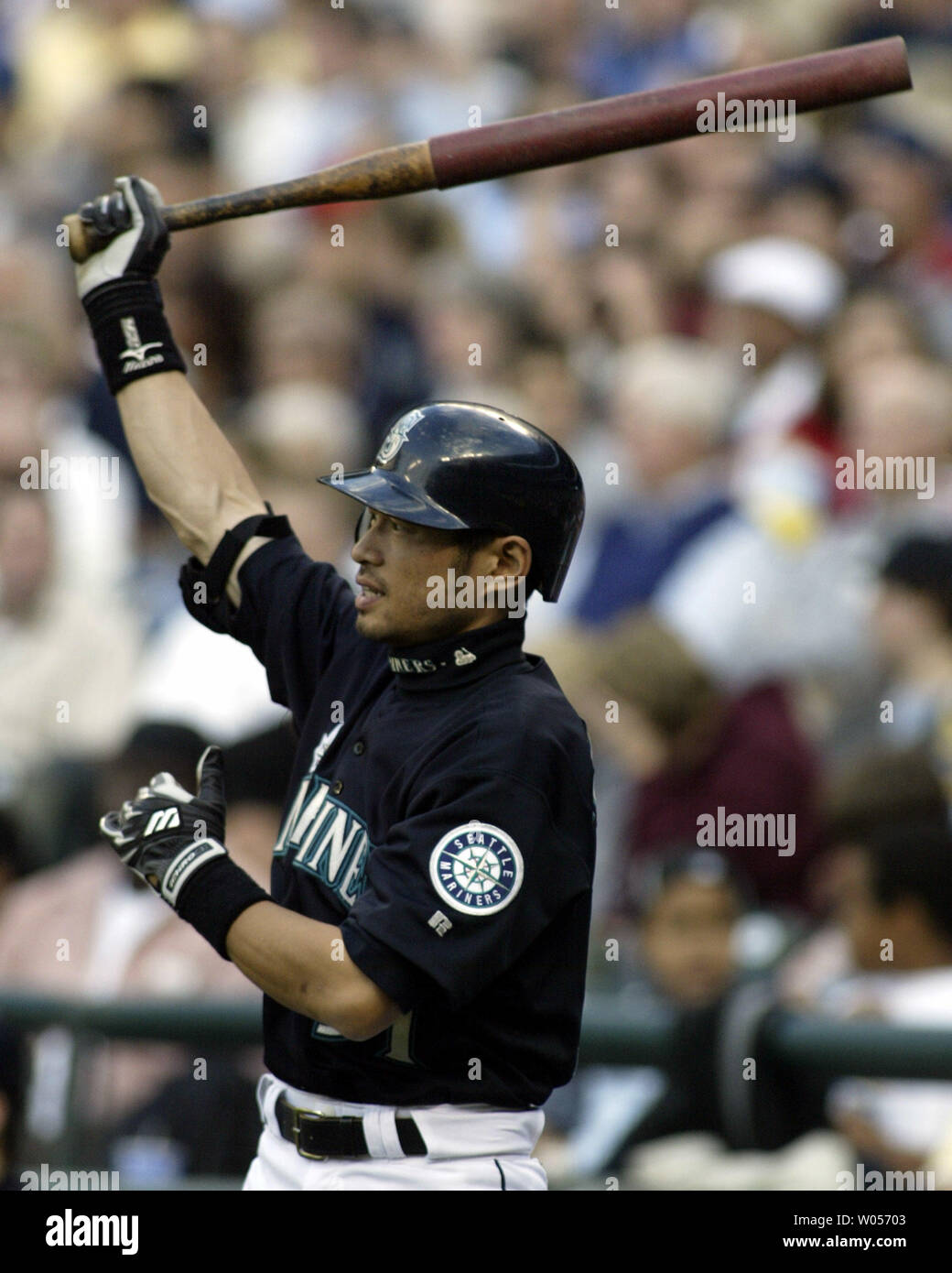 Seattle mariners ichiro suzuki swings hi-res stock photography and ...
