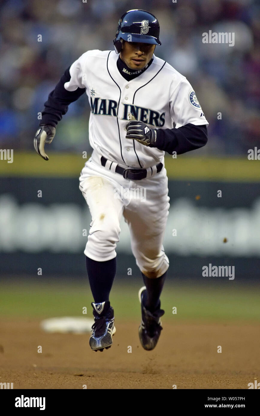 Seattle Mariners' Ichiro Suzuki runs to third base in the first inning ...