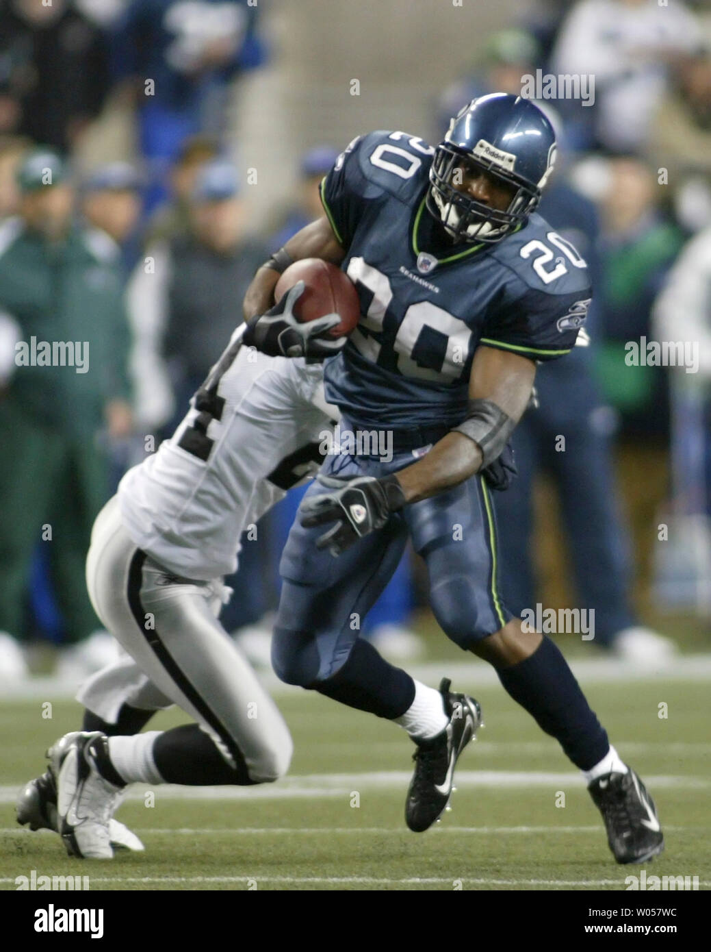 Seattle seahawks running back maurice hi-res stock photography and ...