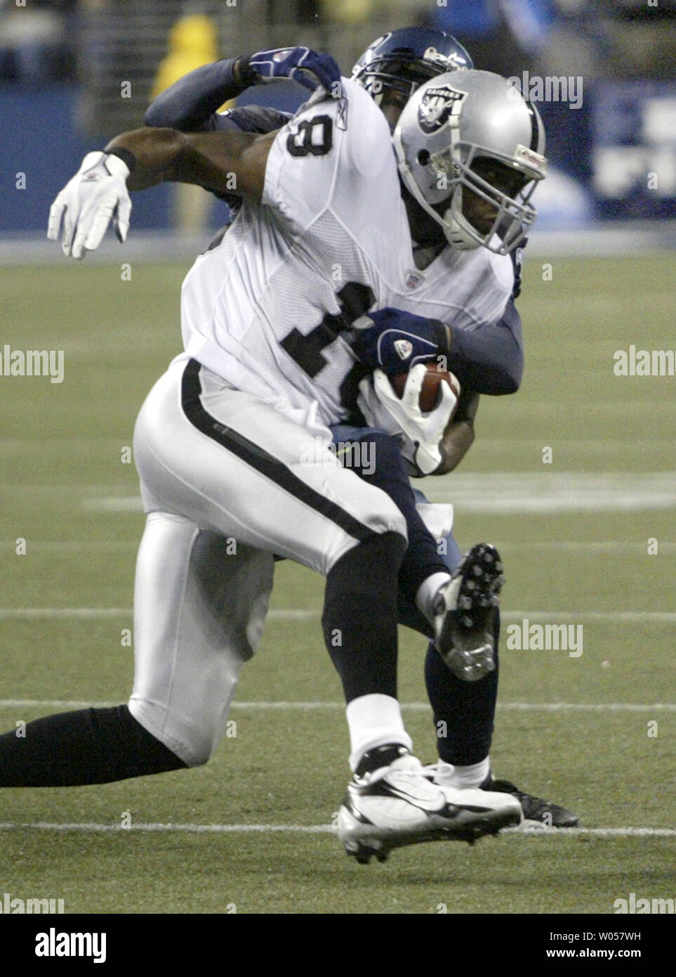 Oakland raiders wide receiver randy moss hi-res stock photography and ...