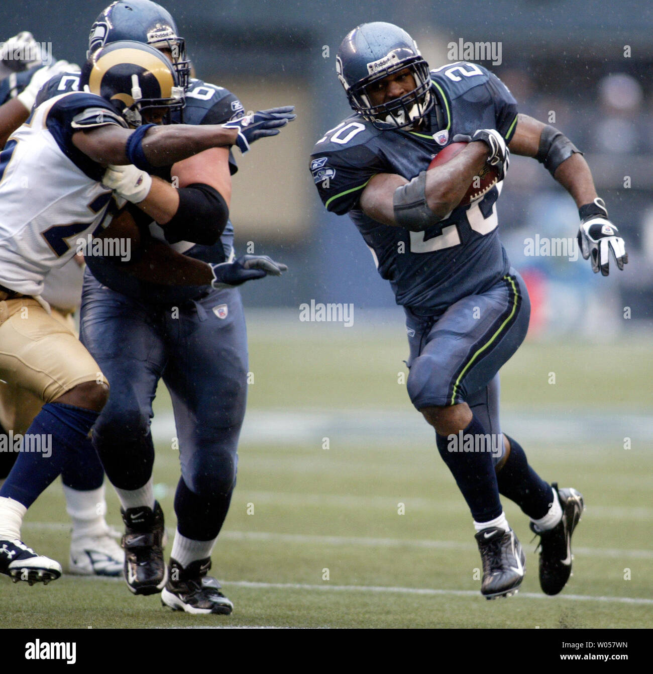 Seattle seahawks running back maurice hi-res stock photography and ...