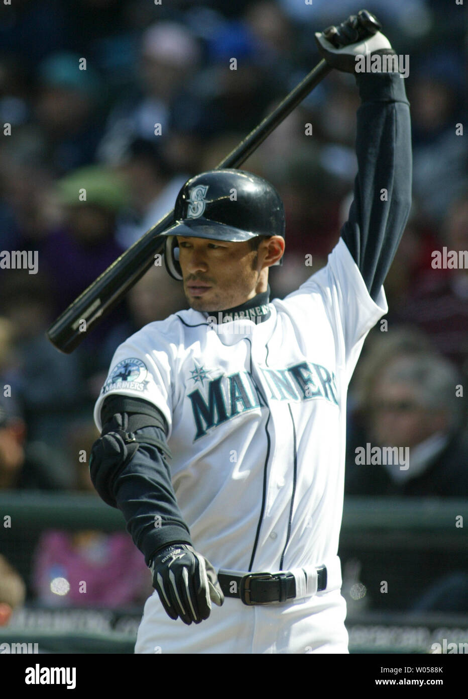 Seattle Mariners' Ichiro Suzuki warms up in the on deck circle during ...
