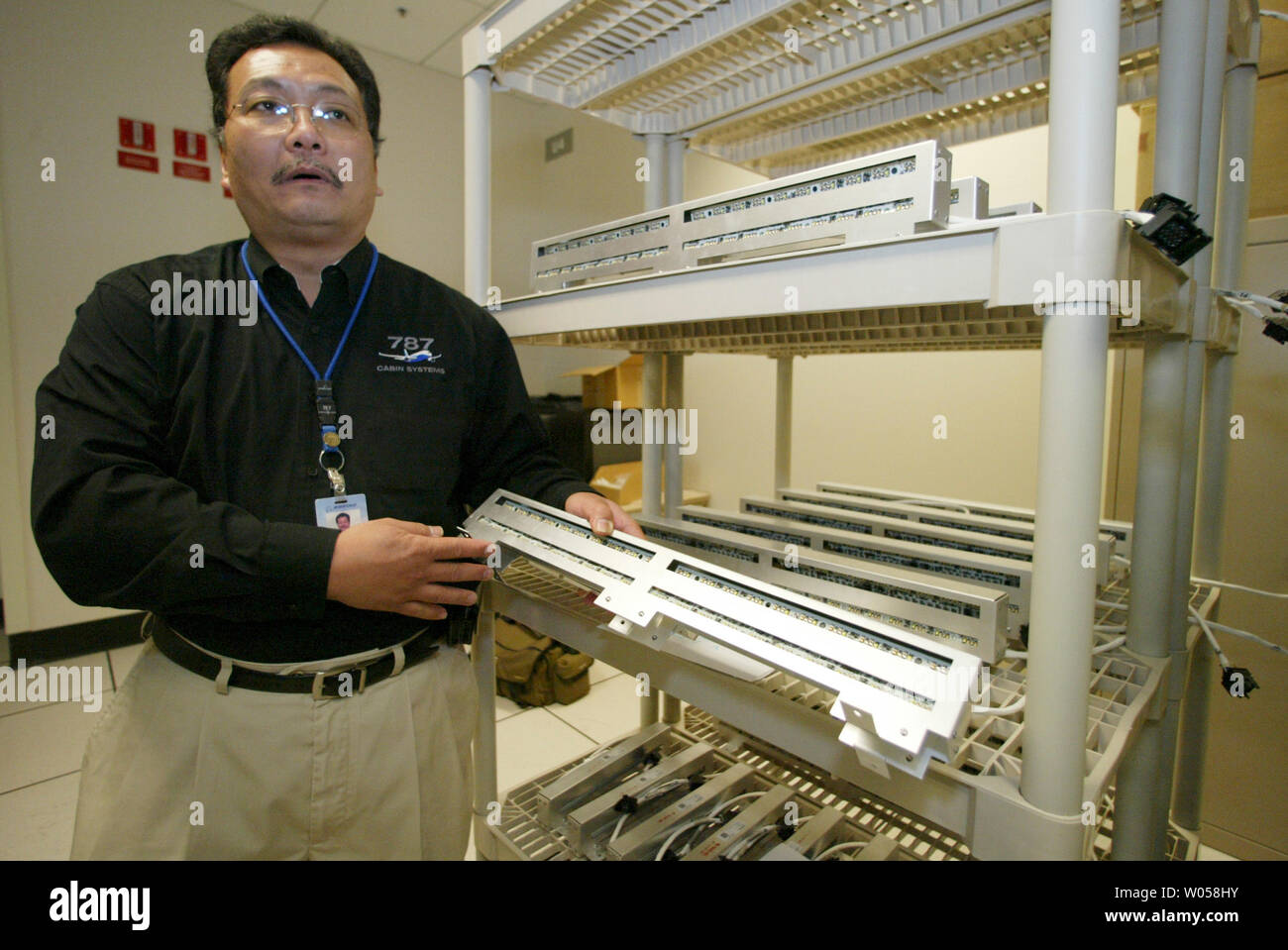 Boeing 787 dreamliner overhead hi-res stock photography and images - Alamy