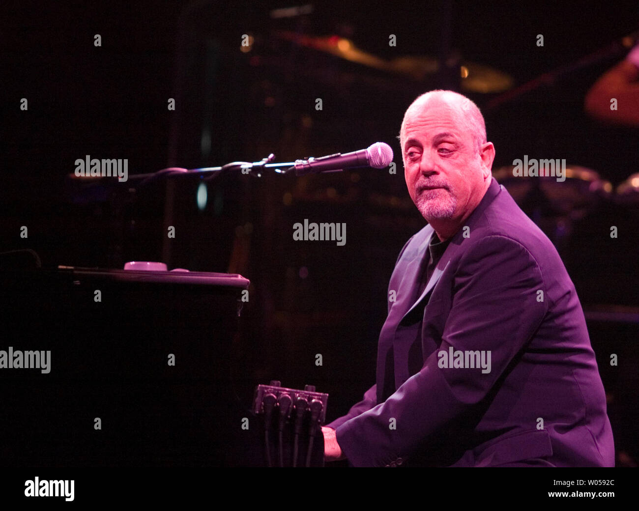 Young billy joel hi-res stock photography and images - Alamy